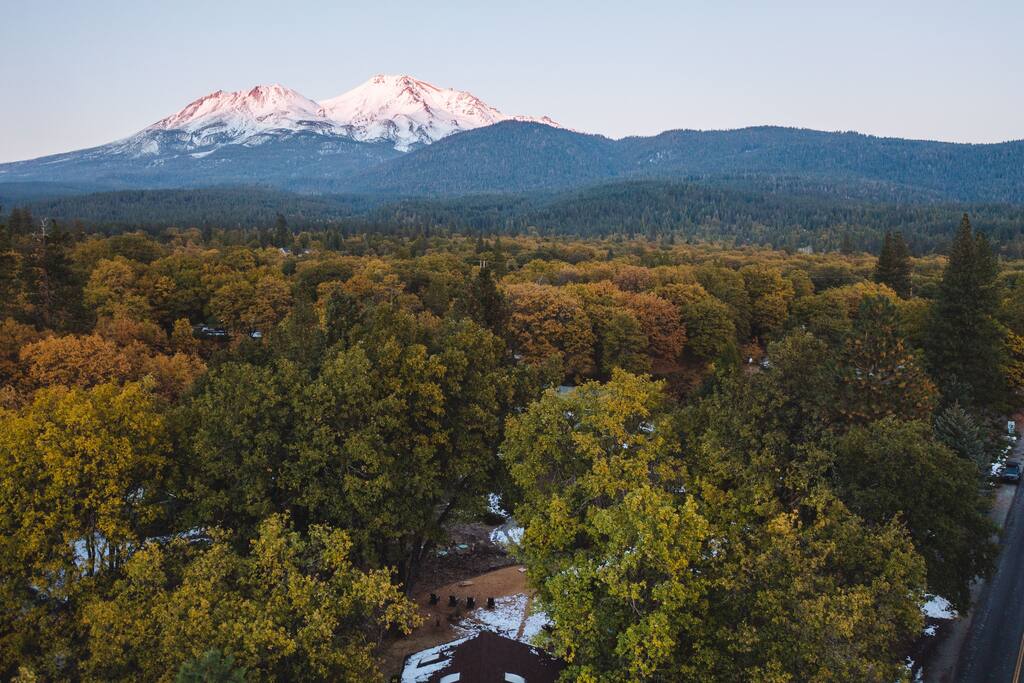 Basecamp Lodge Discover Siskiyou